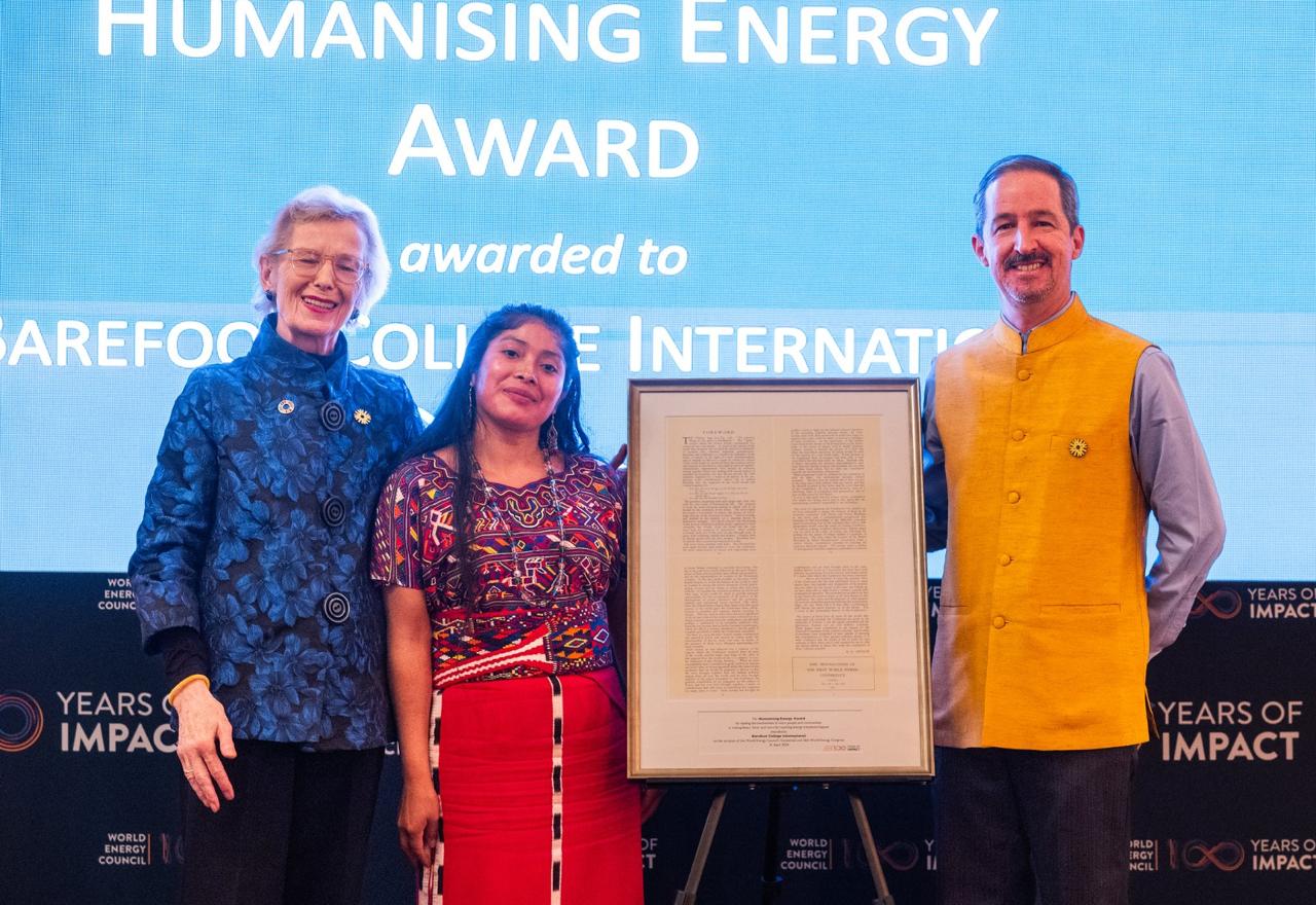 Barefoot College InternationalBarefoot College International Wins “Humanizing Energy Award”